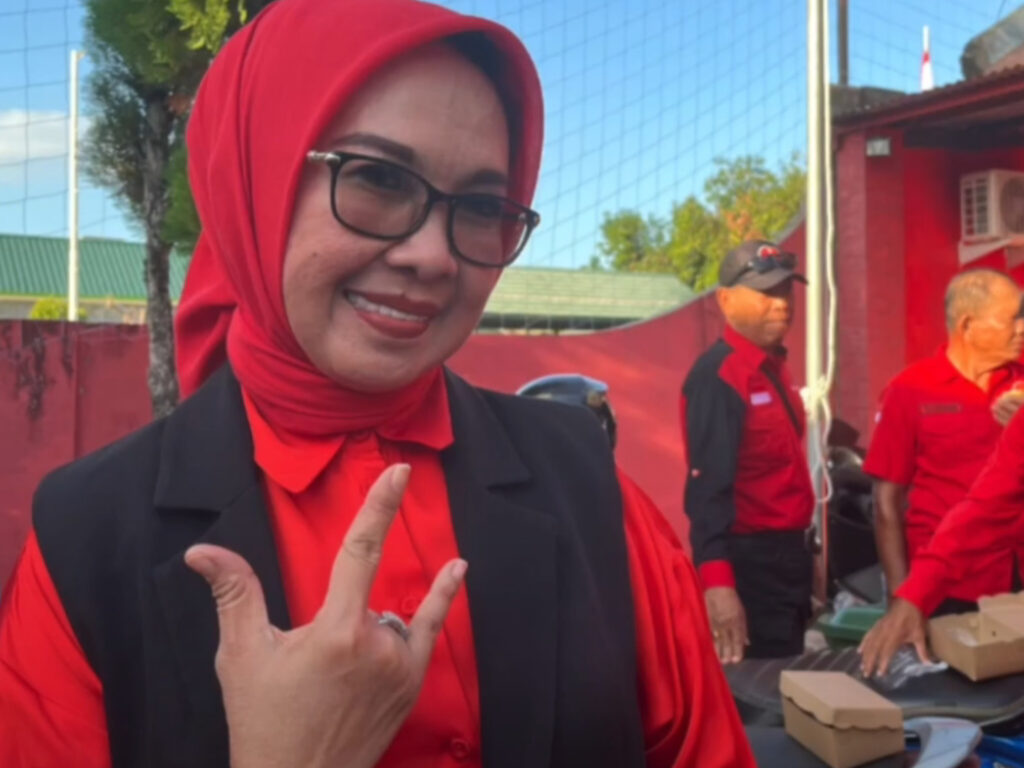 Ambil Berkas Bacalon ke PDIP, Najirah Tegaskan Ini Rumah Saya ... Ambil Berkas Bacalon ke PDIP, Najirah Tegaskan Ini Rumah Saya ...